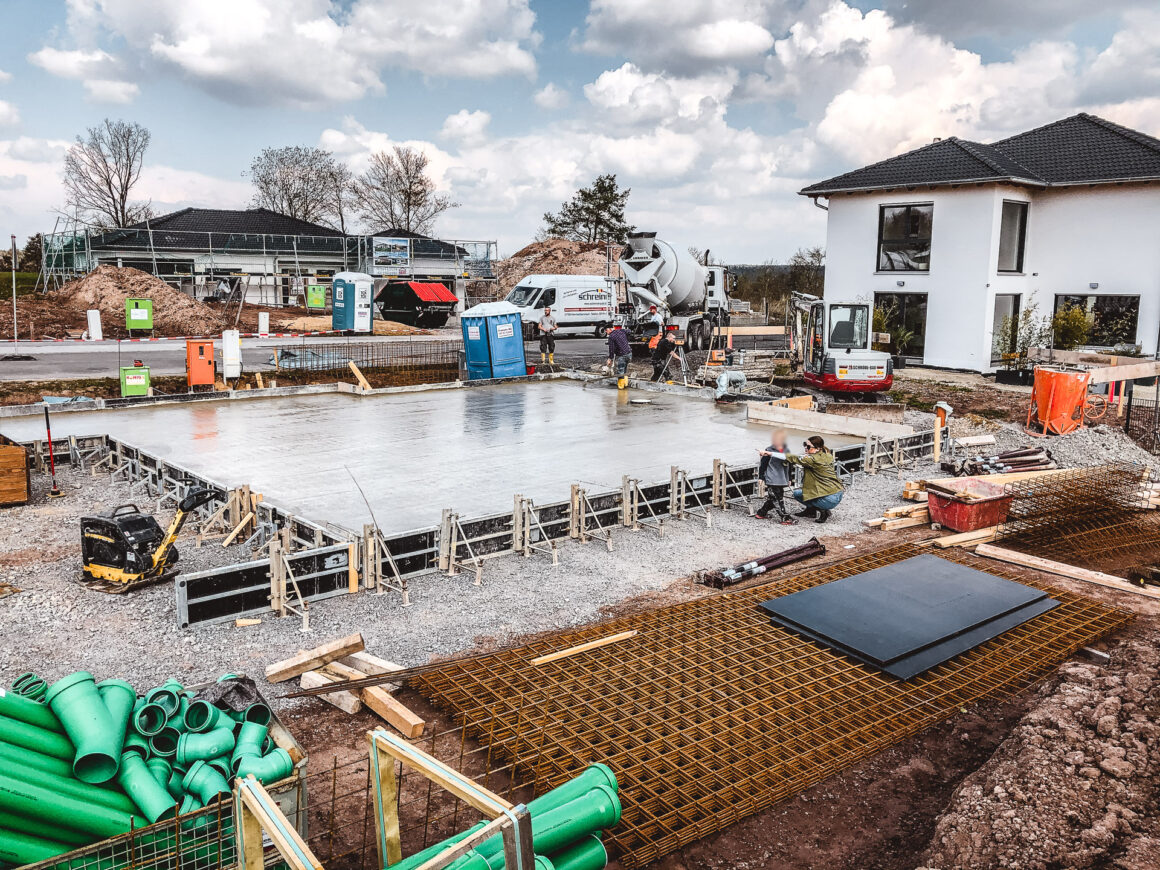 Die Bodenplatte – das Fundament unseres Hauses - Holzhaus Magazin